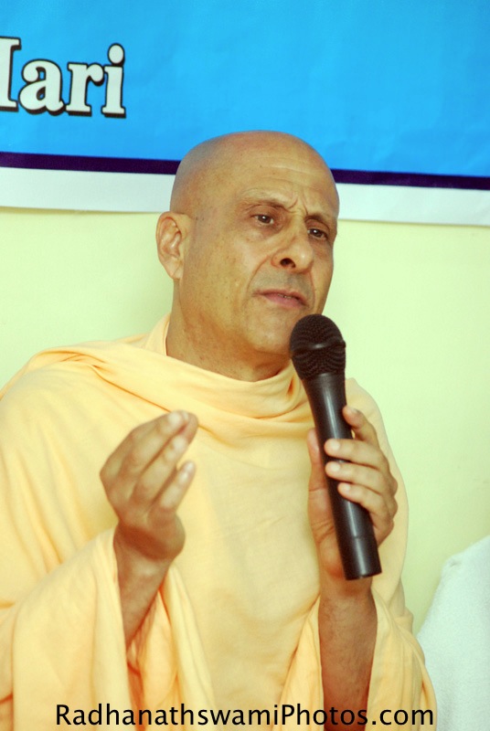 Radhanath Swami in Jagannath Puri Yatra | Radhanath Swami Photos